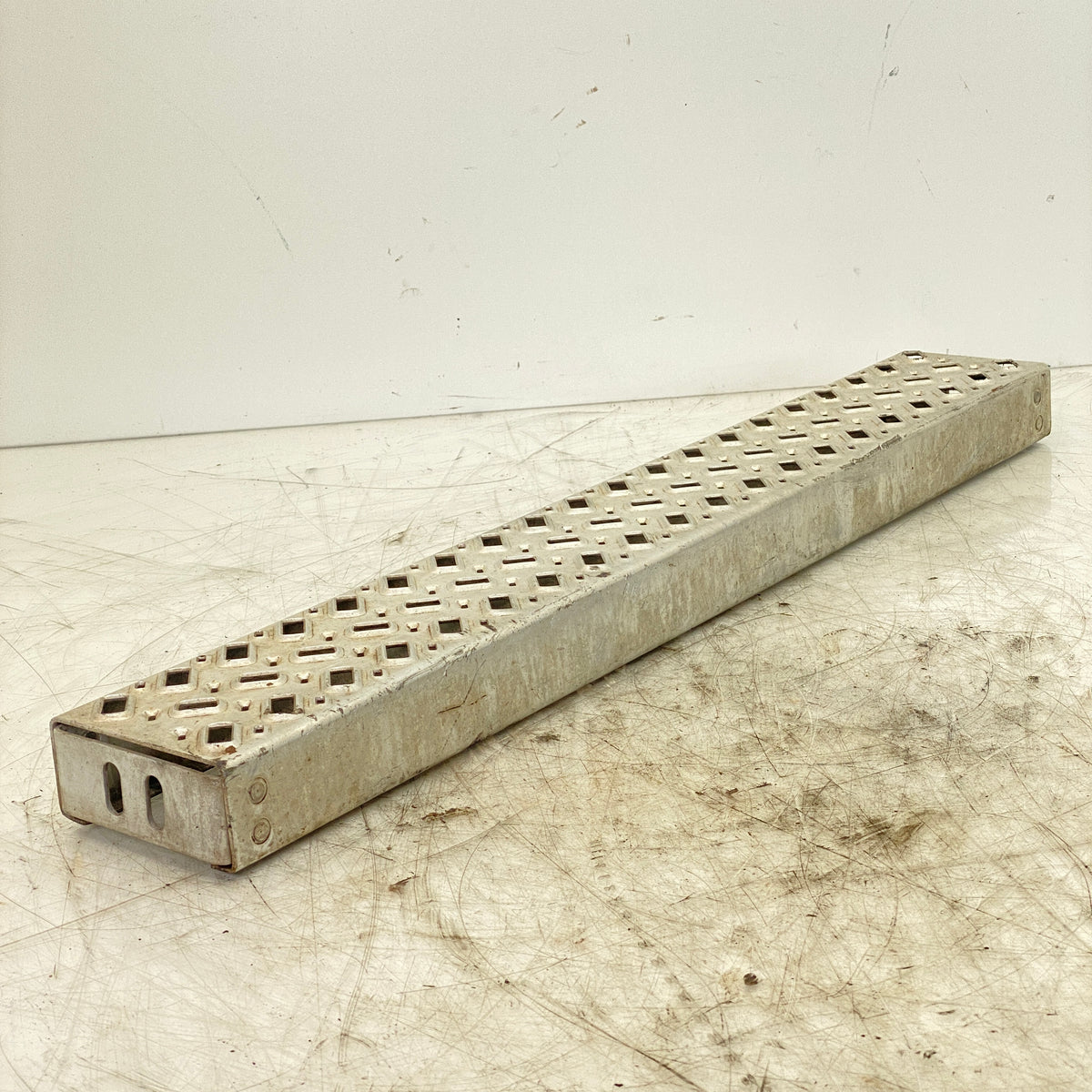 20836911 Genuine Mack Bumper Step – Second Truck Parts