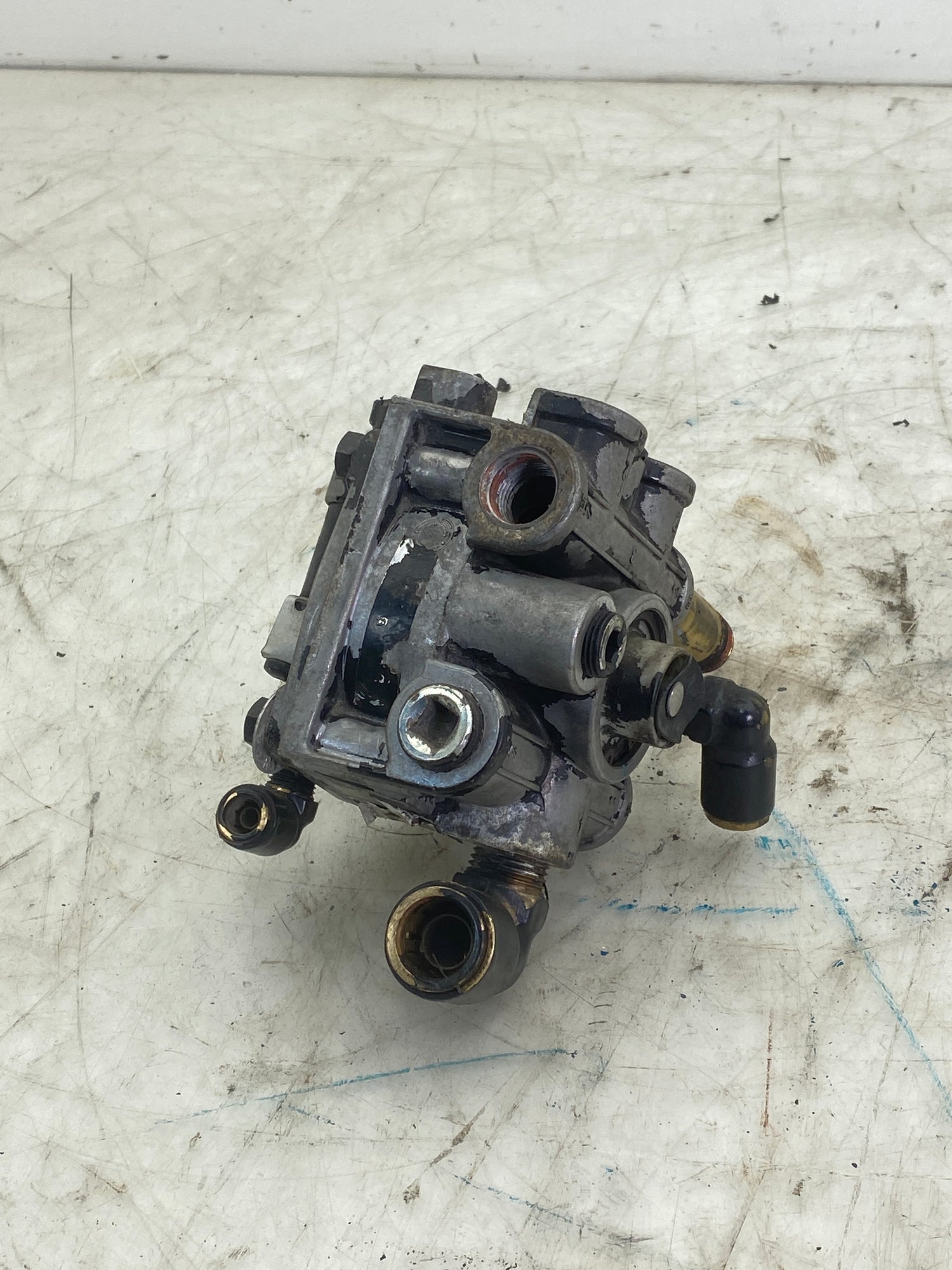 K105562 Bendix Brake Relay Valve – Second Truck Parts
