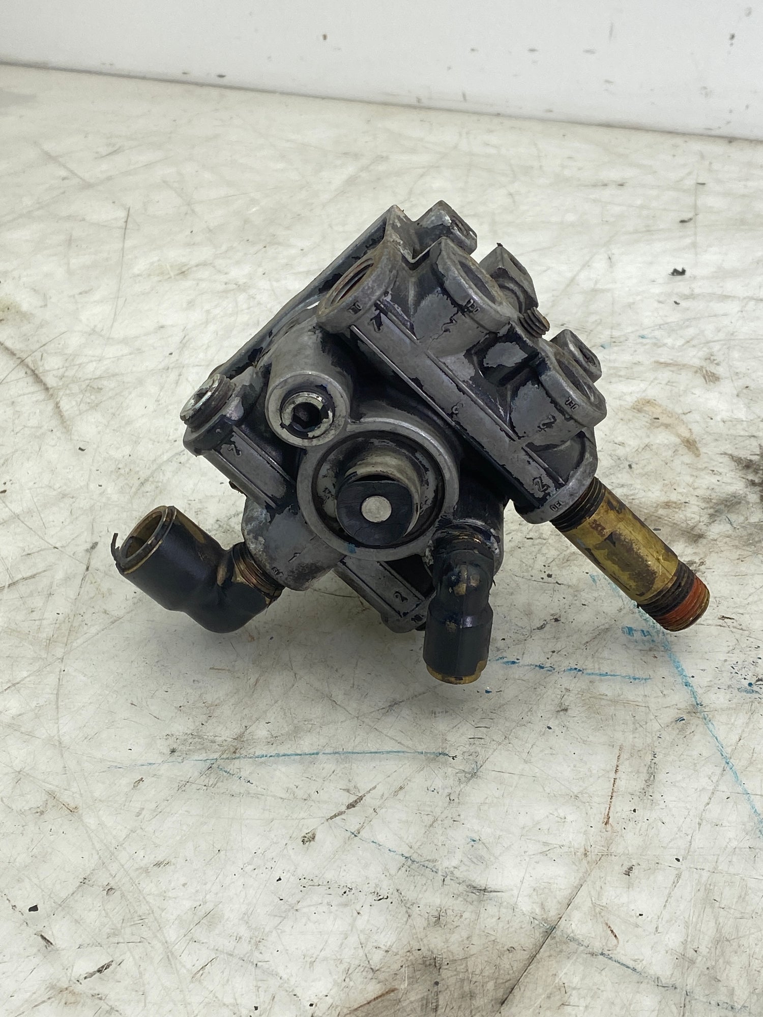 K105562 Bendix Brake Relay Valve – Second Truck Parts