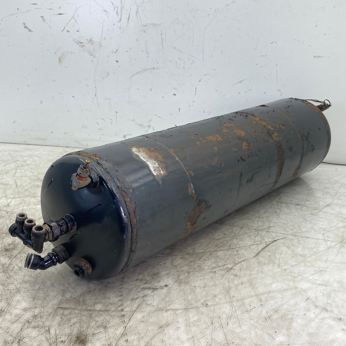 12-18860-001 Genuine Freightiner Steel Air Tank 9 In. Diameter 2020 cu ...