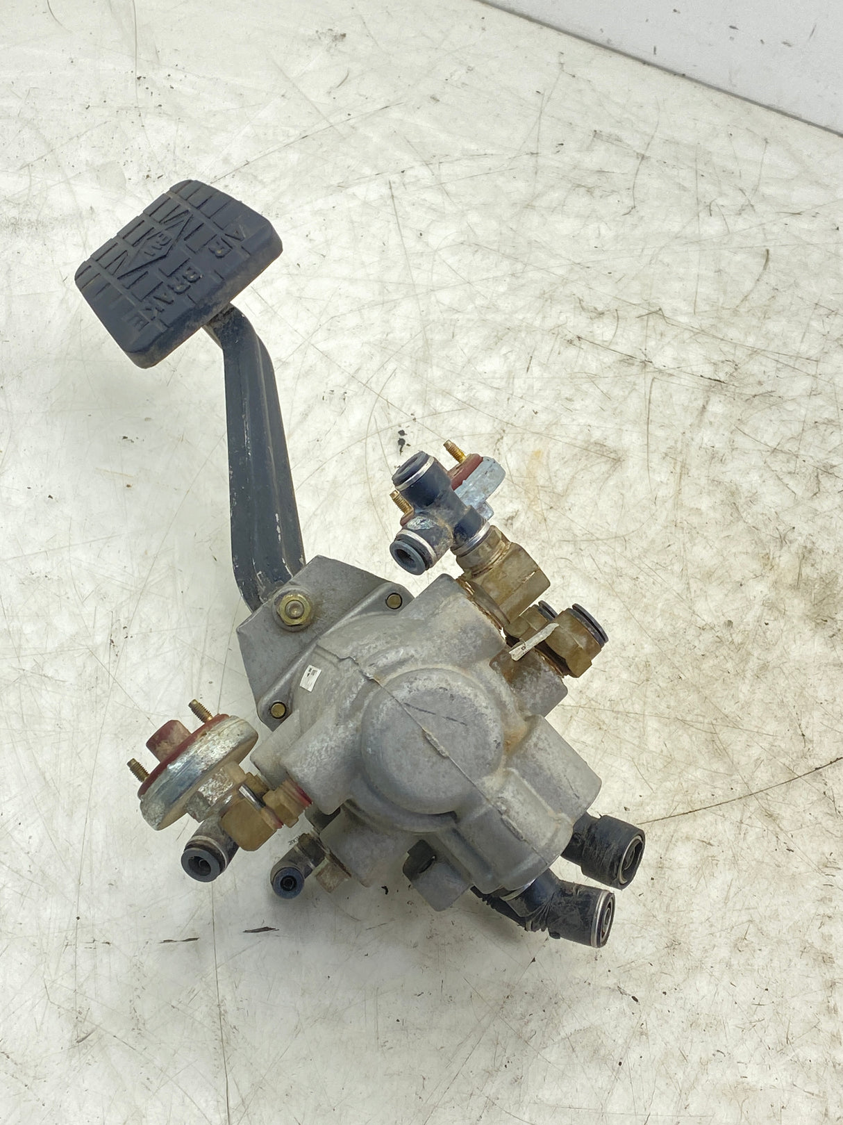 107435 Genuine Bendix Foot Brake Valve – Second Truck Parts