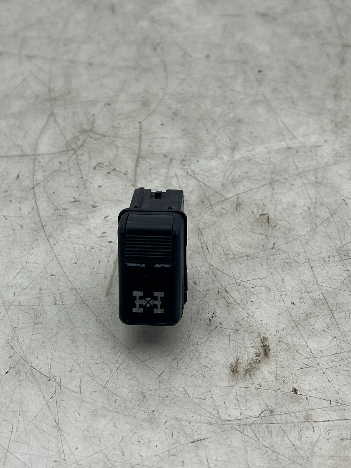 20470604 Genuine Volvo Differential Lock Switch – Second Truck Parts