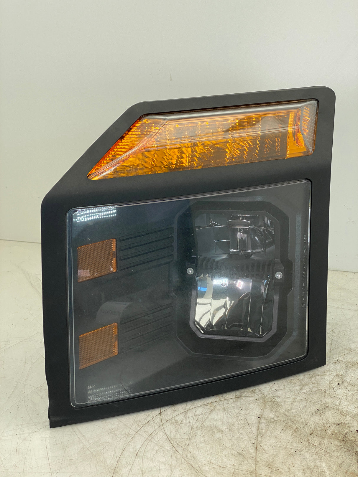 23992217 Genuine Volvo Headlamp – Second Truck Parts