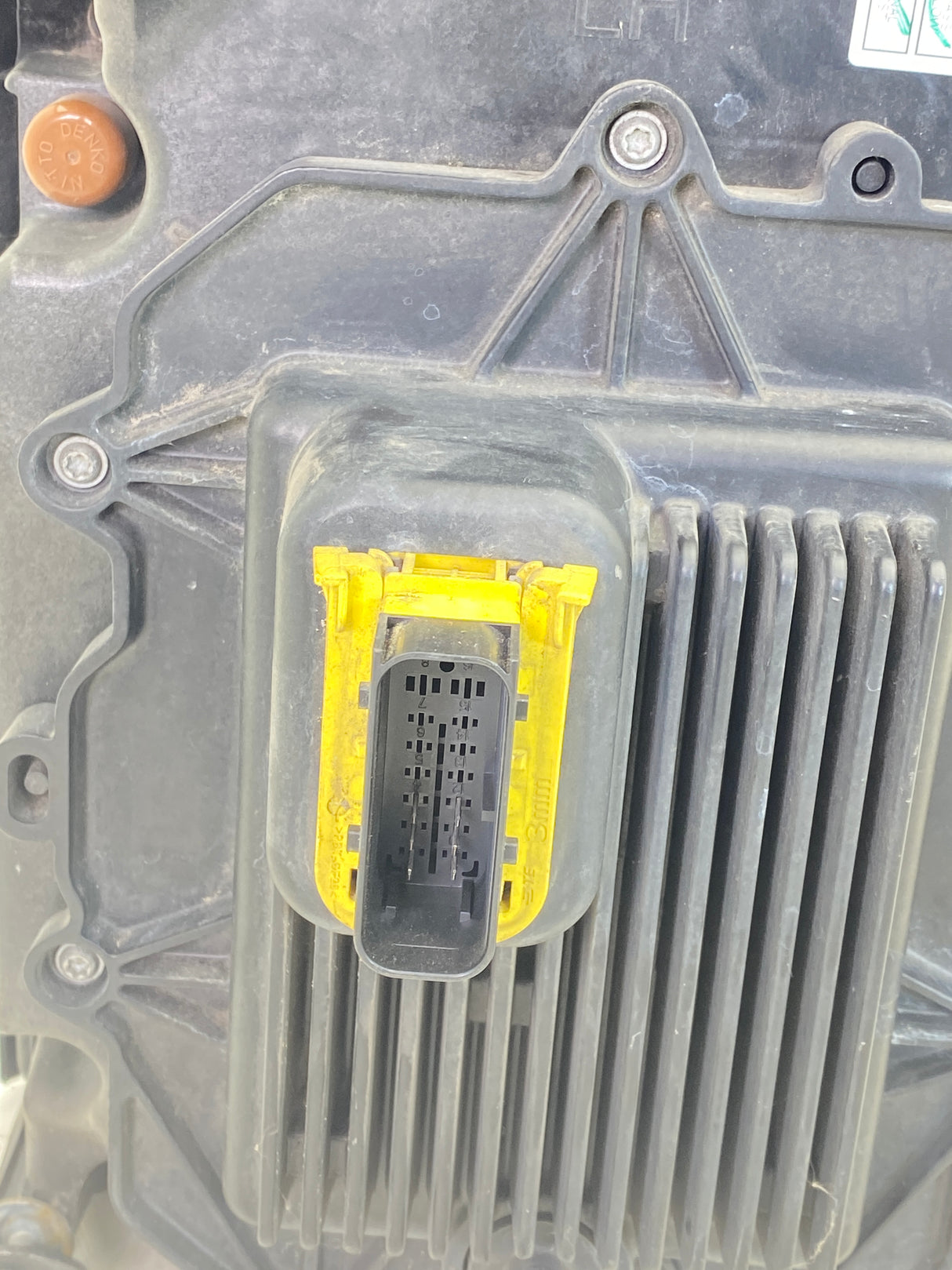 23992217 Genuine Volvo Headlamp – Second Truck Parts