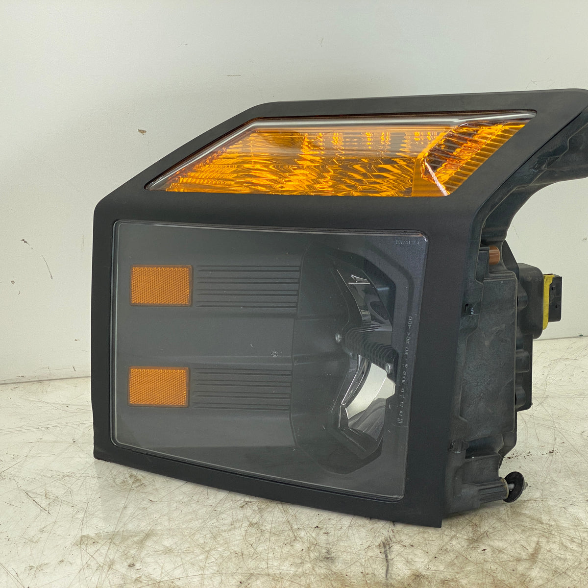 23992217 Genuine Volvo Headlamp – Second Truck Parts