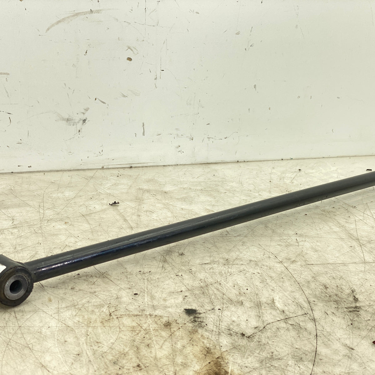 29934032 Genuine Paccar Torque Rod 33" – Second Truck Parts