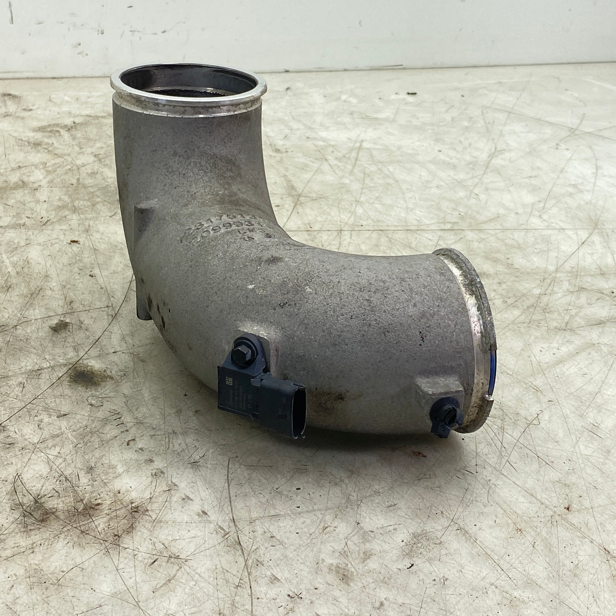 23175131 Genuine Volvo Charge Air Pipe – Second Truck Parts
