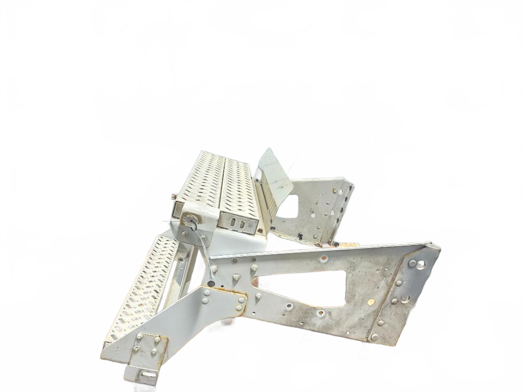 Mack RH frame mounted steps and polished dpf heat shield OEM 22104962 ...