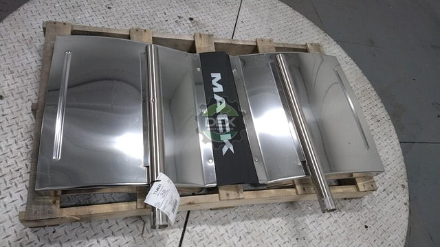 Mack Rear 1/4 fender pair OEM – Second Truck Parts