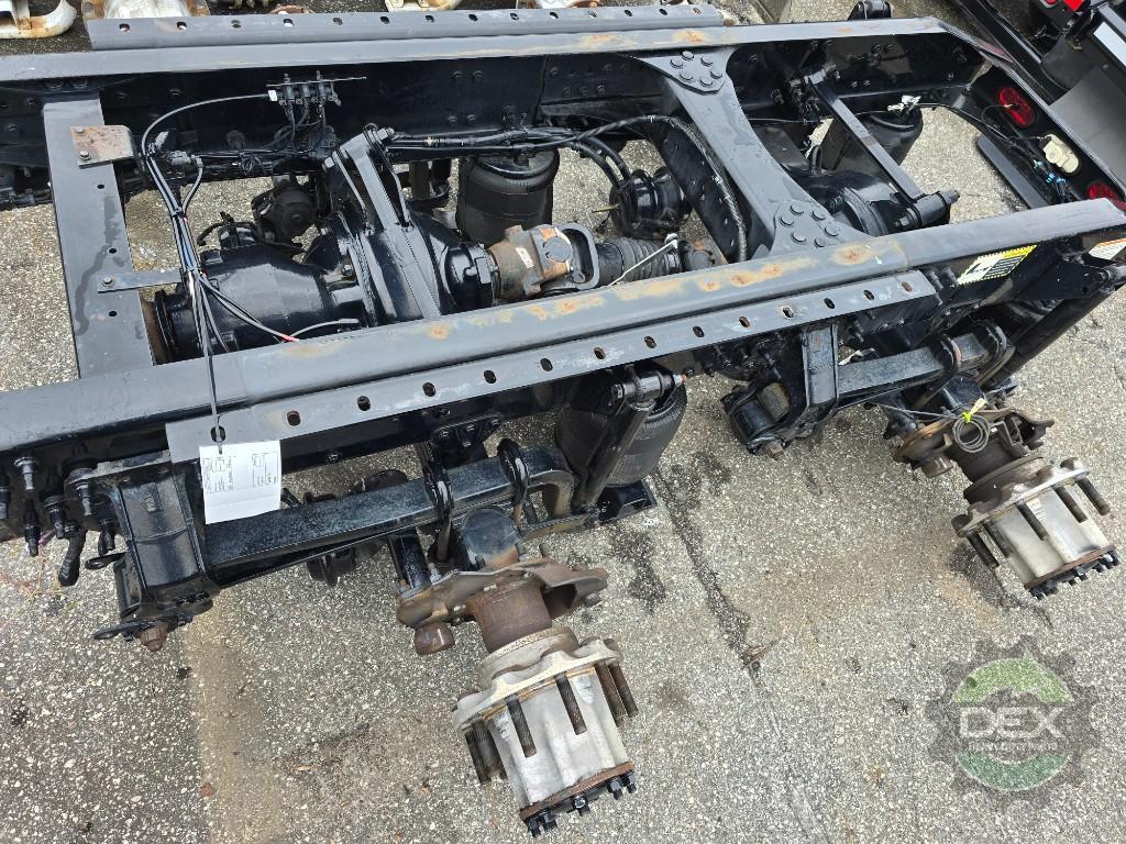 Complete Meritor MT-40-14X tandem axle cutoff in 2 OEM 85130943 ...